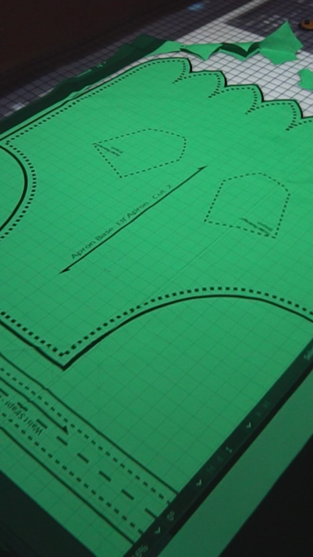 Elf Apron Sewing Pattern – CreativeHadleyDike